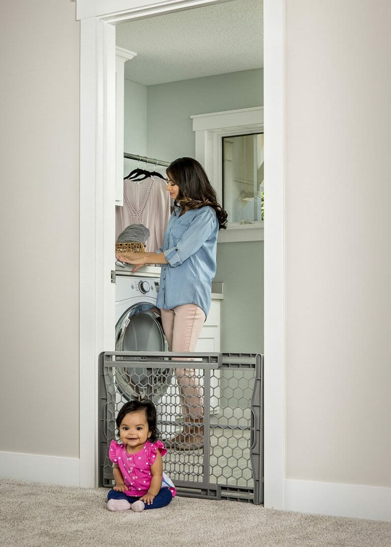 Regalo Expandable Plastic Baby Gate | Bubs n Grubs